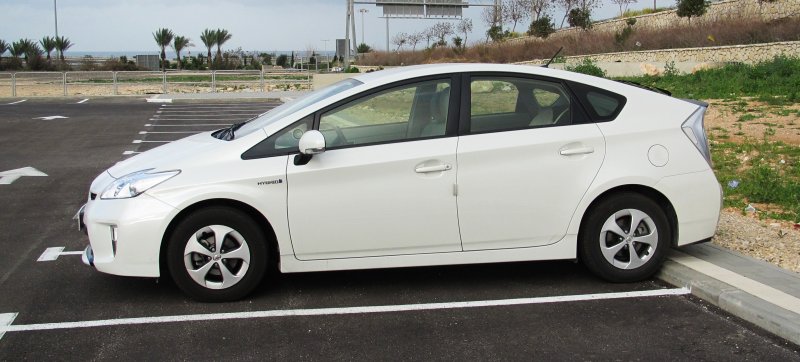Toyota Prius review - Oh, this is intriguing